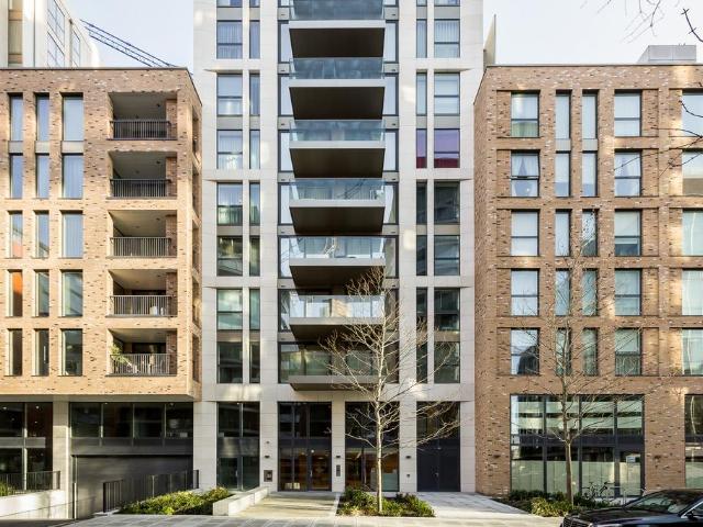 3 bedroom flat for sale