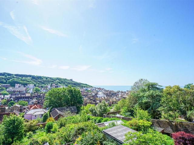 3 bedroom flat for sale