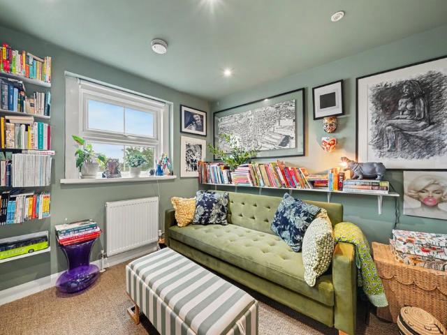 3 bedroom flat for sale