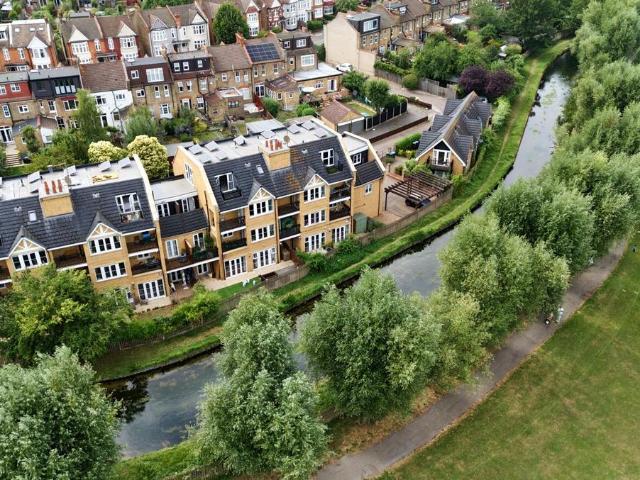3 bedroom flat for sale