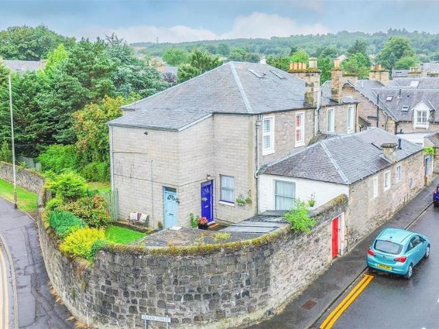 3 bedroom flat for sale