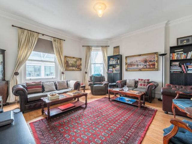 3 bedroom flat for sale