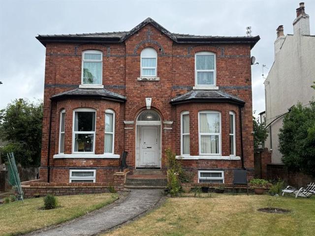 3 bedroom flat for sale