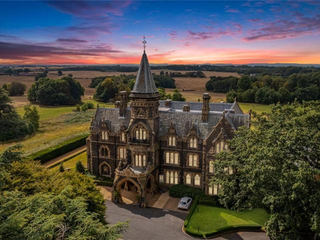 3 bedroom flat for sale