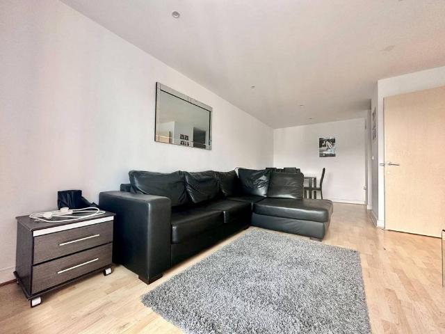3 bedroom flat for sale