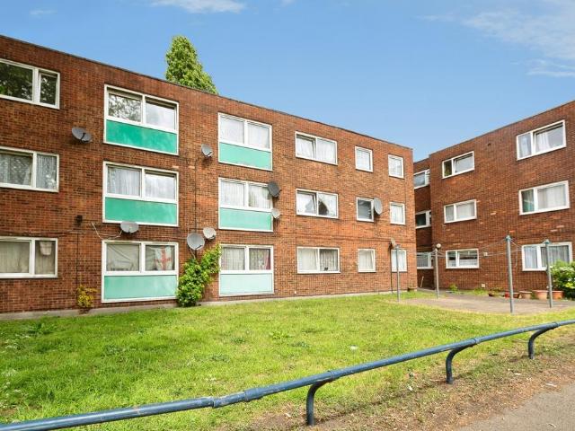 3 bedroom flat for sale