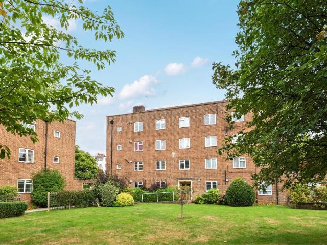3 bedroom flat for sale