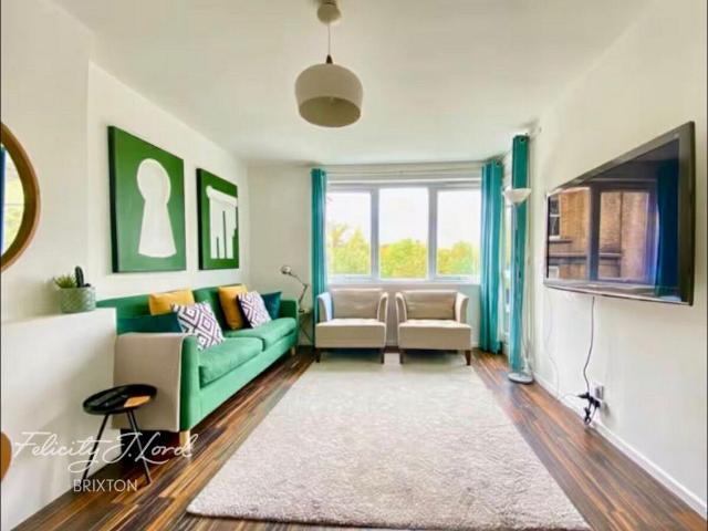 3 bedroom flat for sale