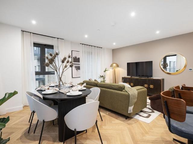 3 bedroom flat for sale