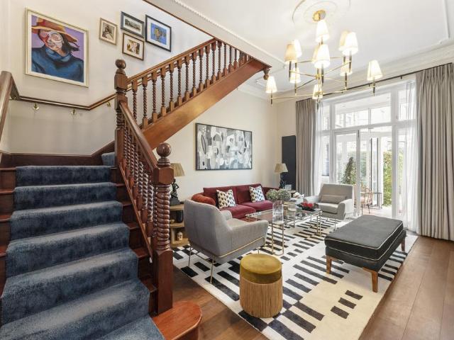 3 bedroom flat for sale