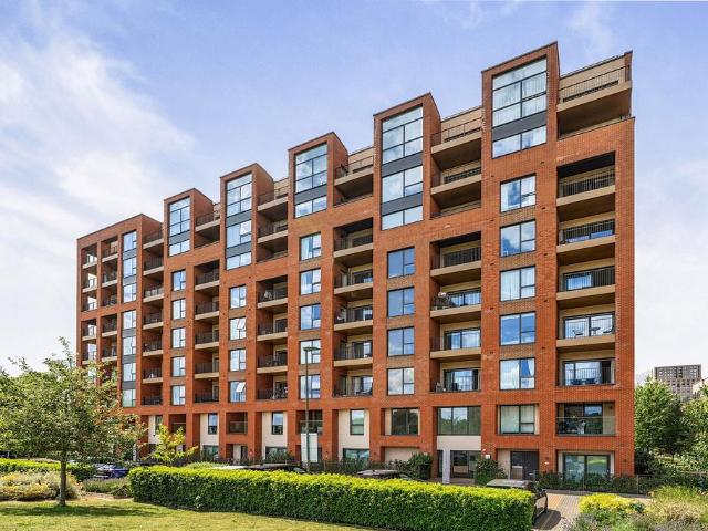 3 bedroom flat for sale