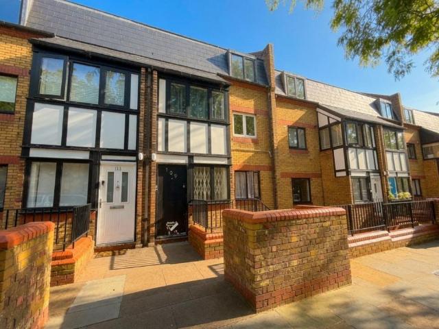 3 bedroom flat for sale