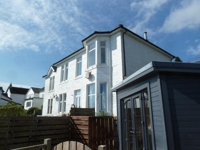 3 bedroom flat for sale