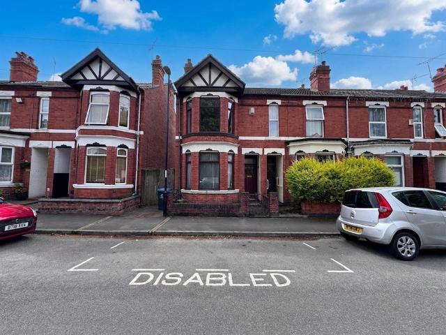 3 bedroom flat for sale