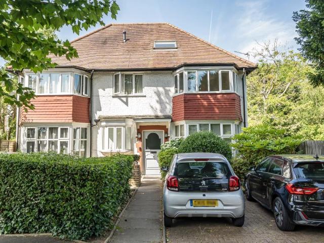 3 bedroom flat for sale