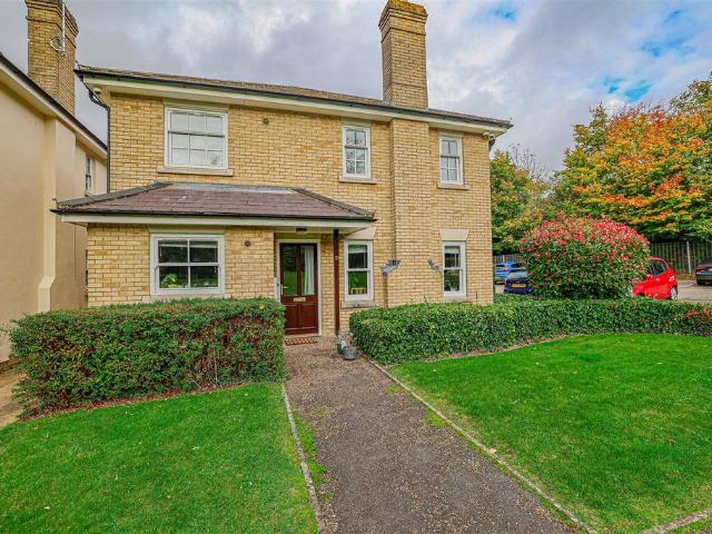 3 bedroom flat for sale