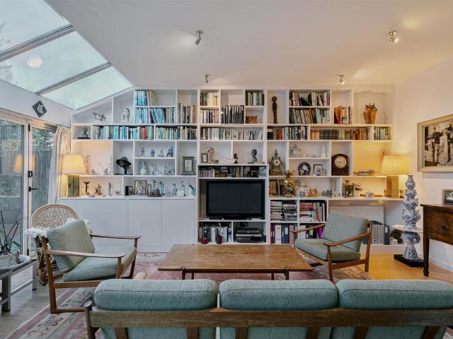 3 bedroom flat for sale