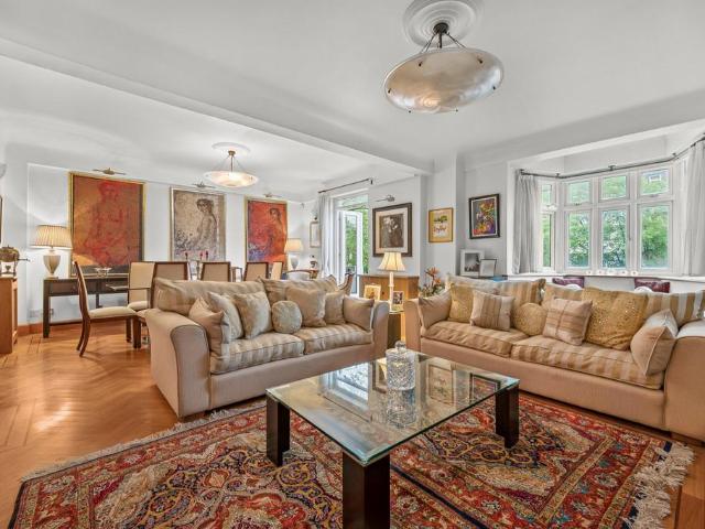 3 bedroom flat for sale