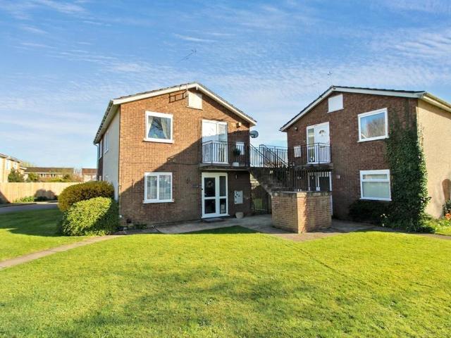 3 bedroom flat for sale