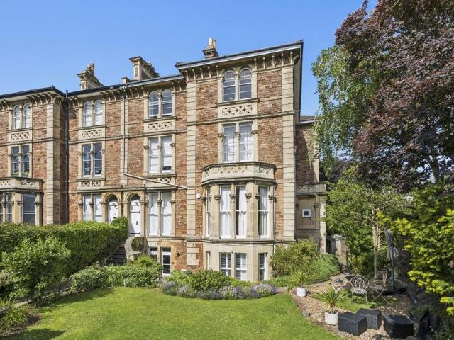 3 bedroom flat for sale