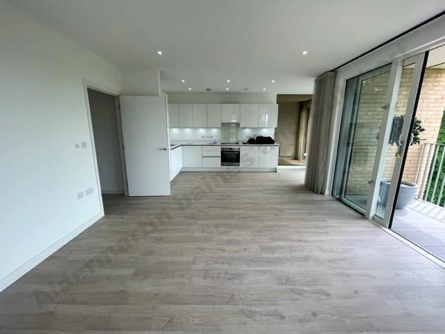 3 bedroom flat for sale
