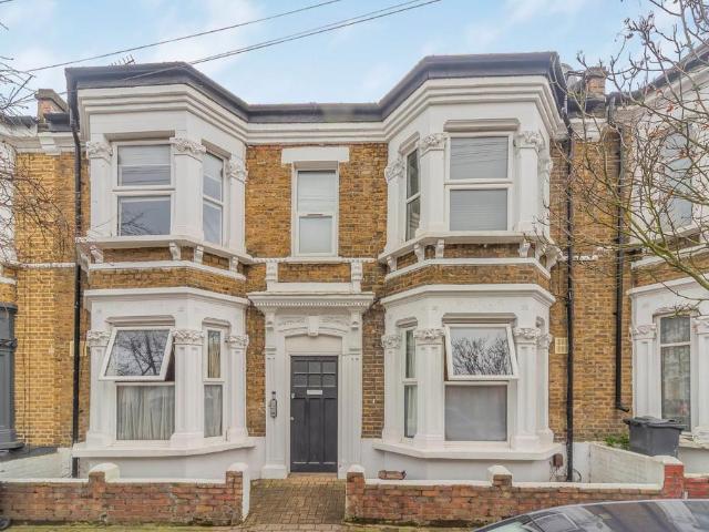 3 bedroom flat for sale