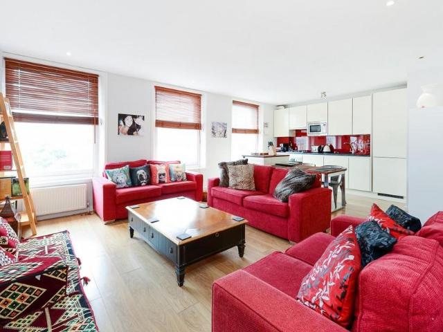 3 bedroom flat for sale