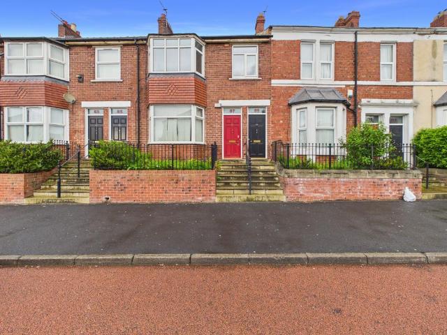 3 bedroom flat for sale
