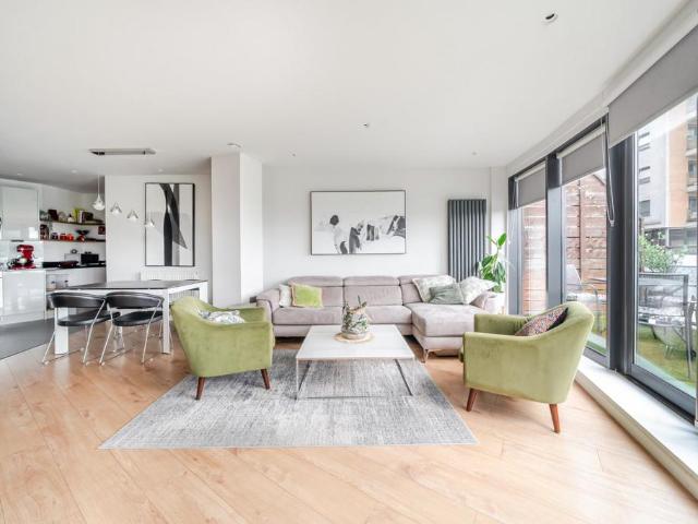 3 bedroom flat for sale