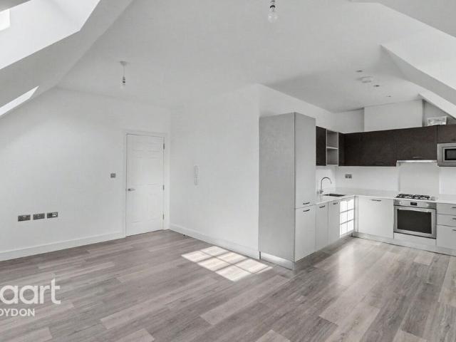 3 bedroom flat for sale
