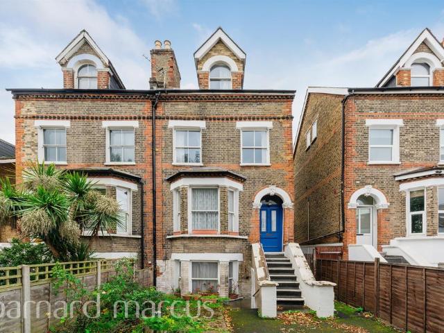 3 bedroom flat for sale