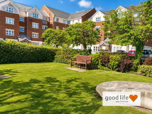 3 bedroom flat for sale