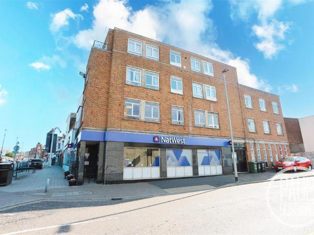 3 bedroom flat for sale