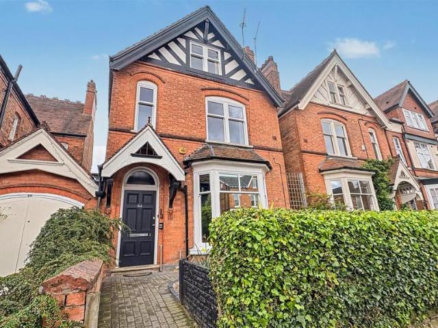 3 bedroom flat for sale