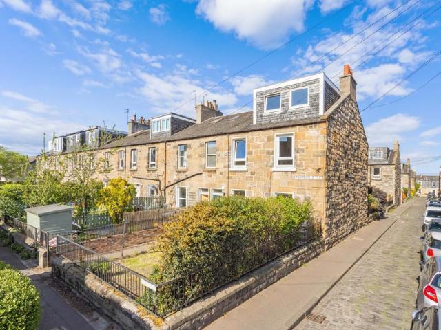 3 bedroom flat for sale
