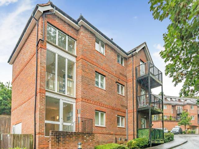 3 bedroom flat for sale