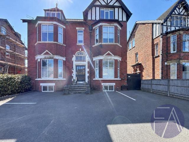 3 bedroom flat for sale