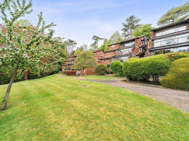 3 bedroom flat for sale