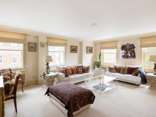 3 bedroom flat for sale