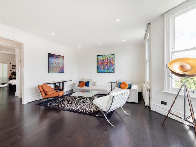3 bedroom flat for sale