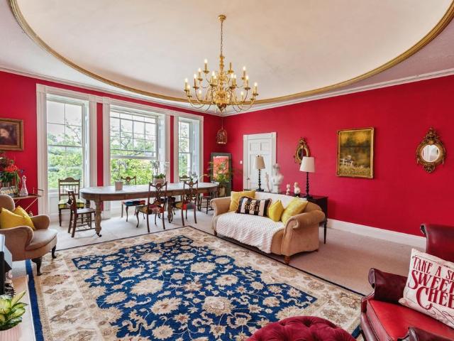 3 bedroom flat for sale