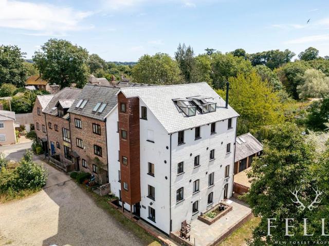 3 bedroom flat for sale
