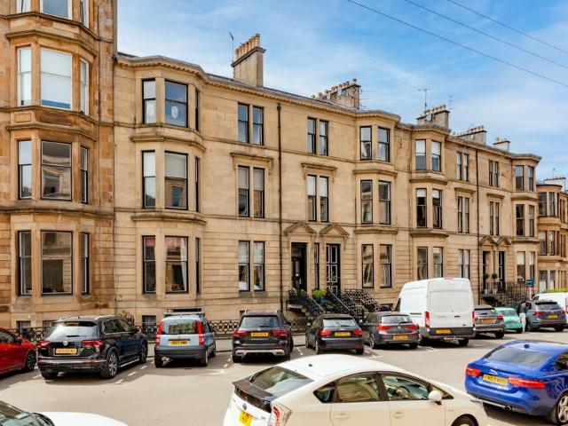 3 bedroom flat for sale