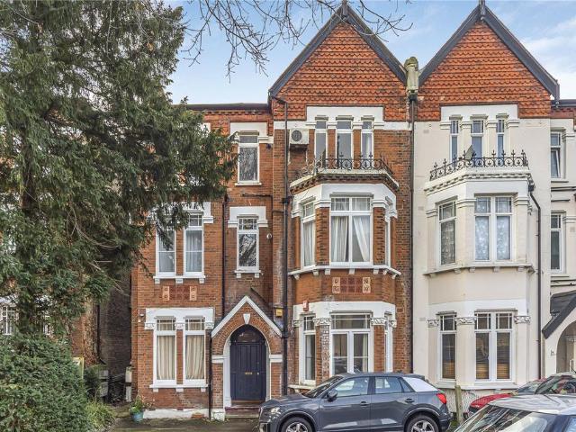 3 bedroom flat for sale