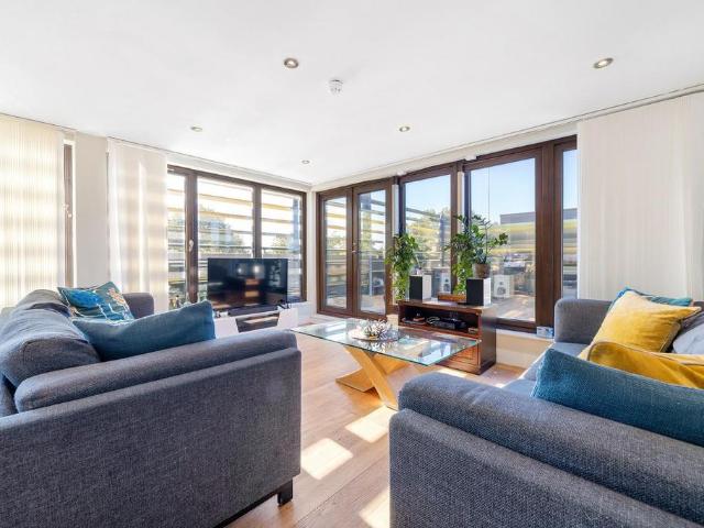 3 bedroom flat for sale