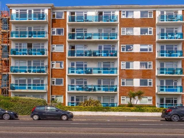 3 bedroom flat for sale