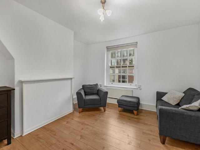 3 bedroom flat for sale
