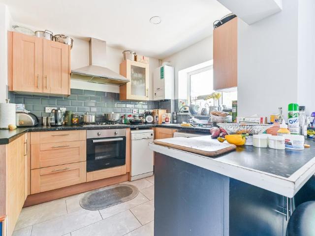 3 bedroom flat for sale