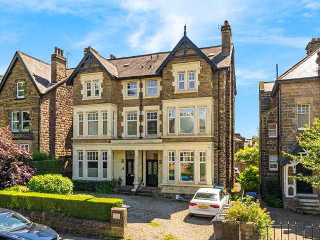 3 bedroom flat for sale