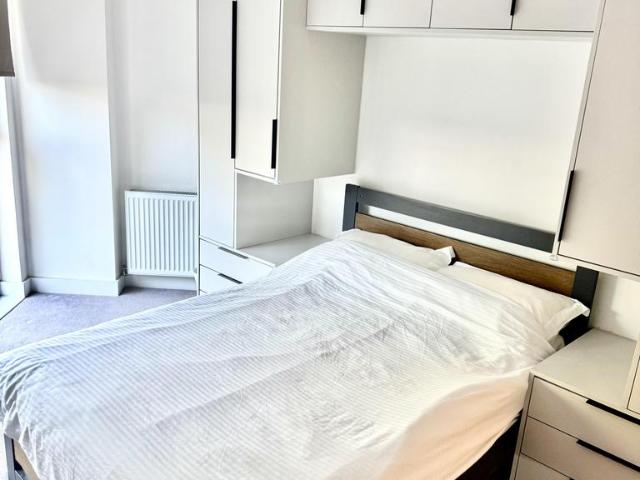 3 bedroom flat for sale
